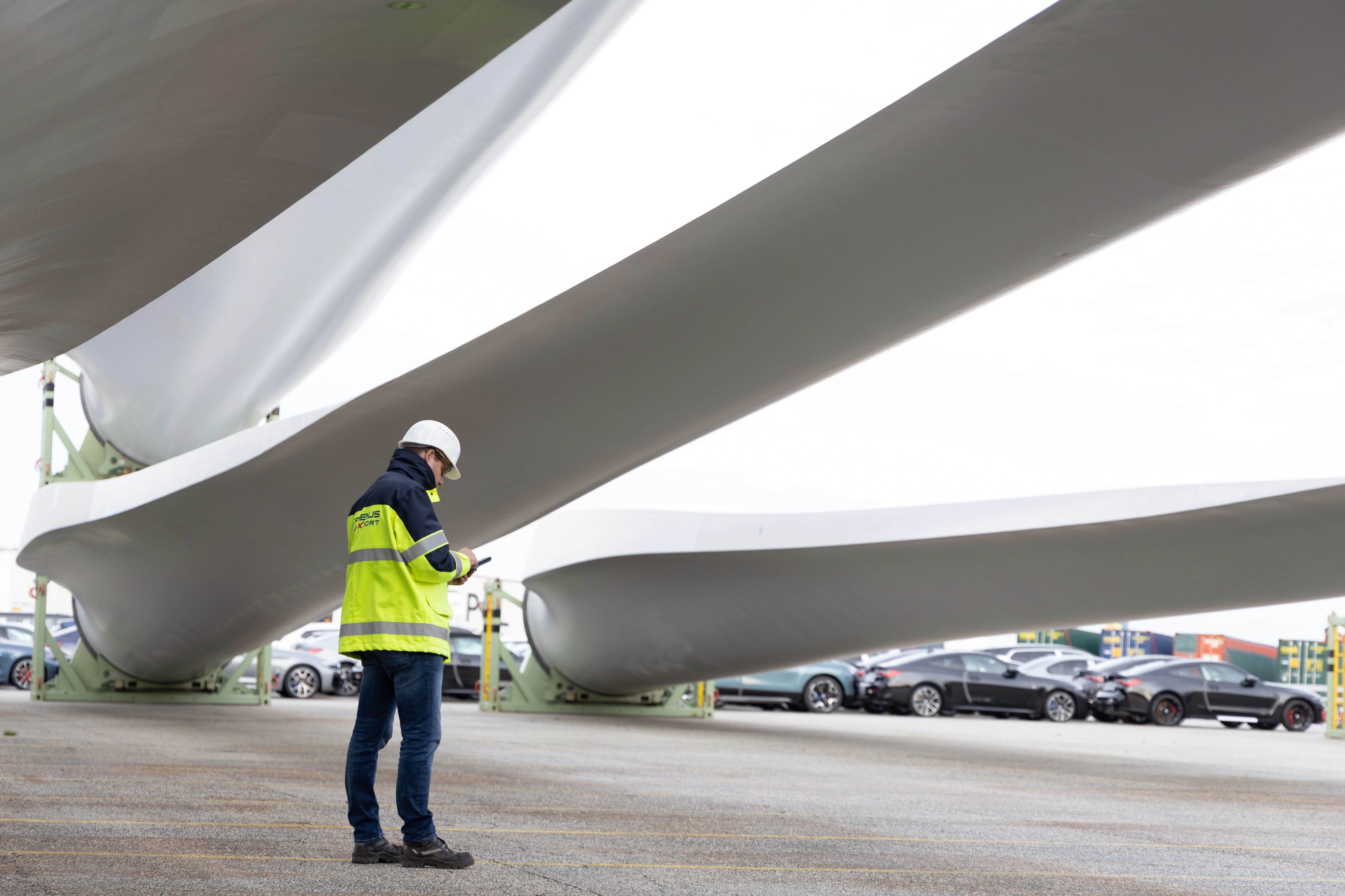 Wind power logistics: the key to the energy revolution?