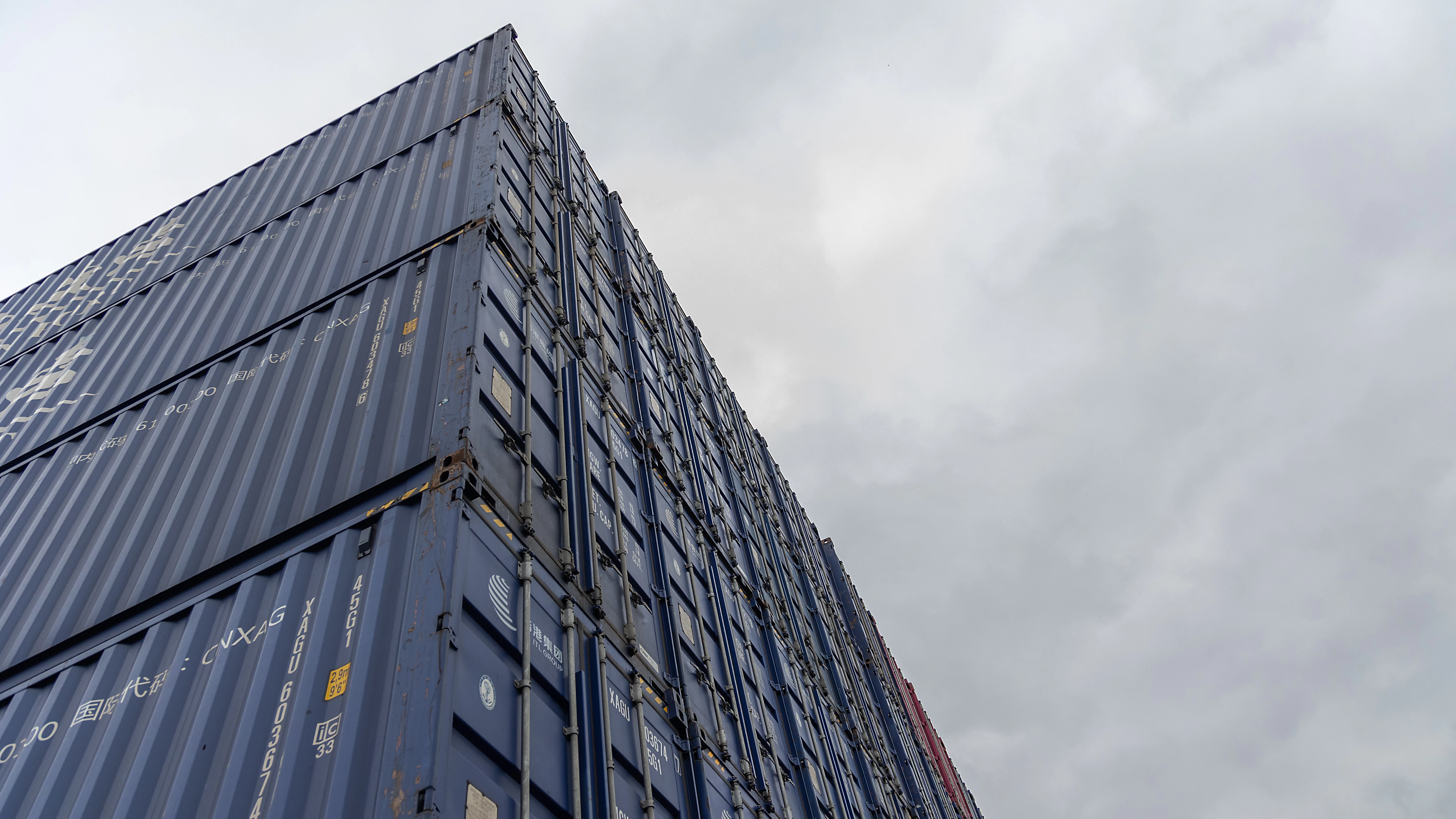 Efficient container stripping and stuffing | Rhenus