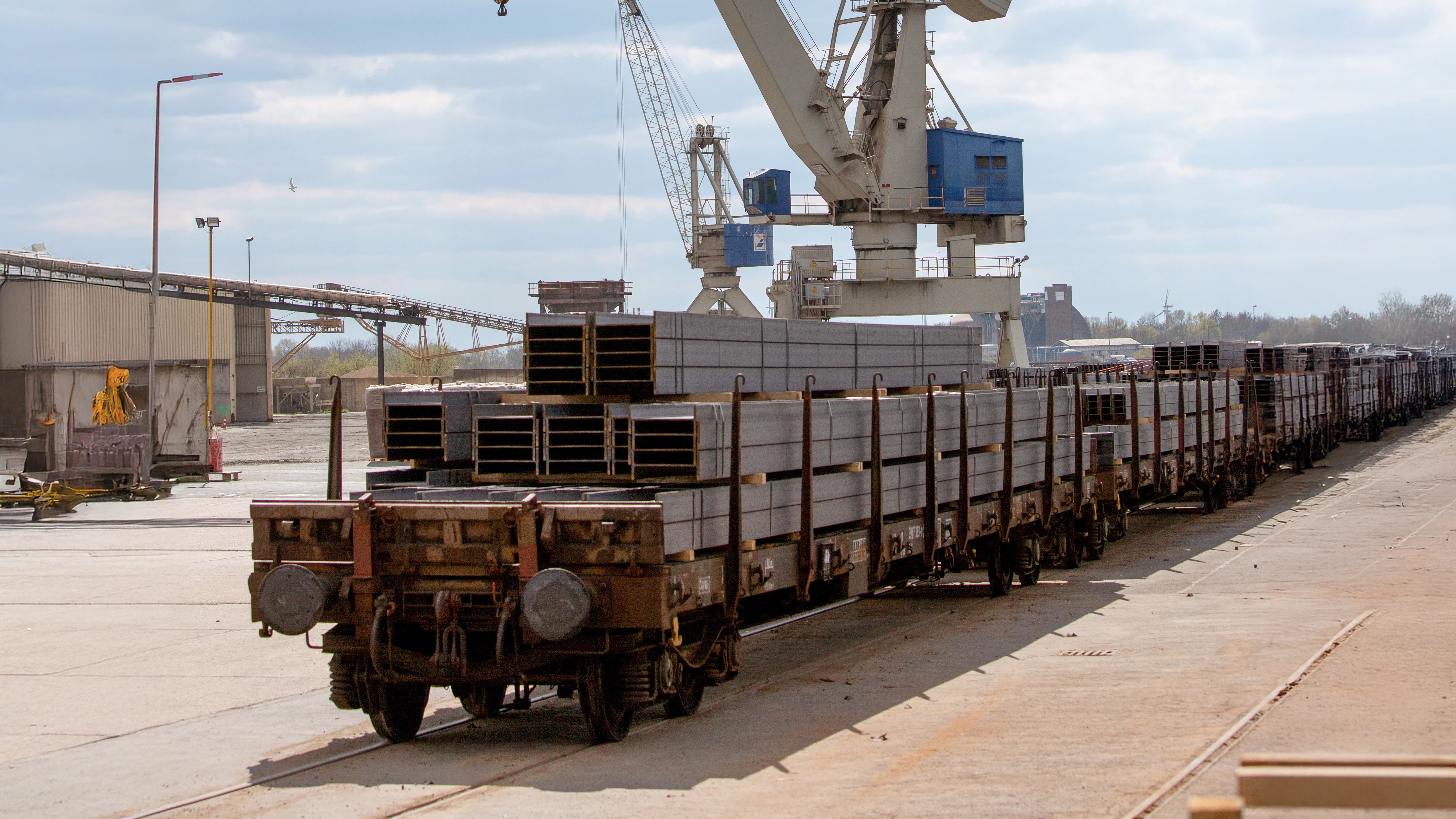 Steel transport and metal logistics – transport solutions | Rhenus