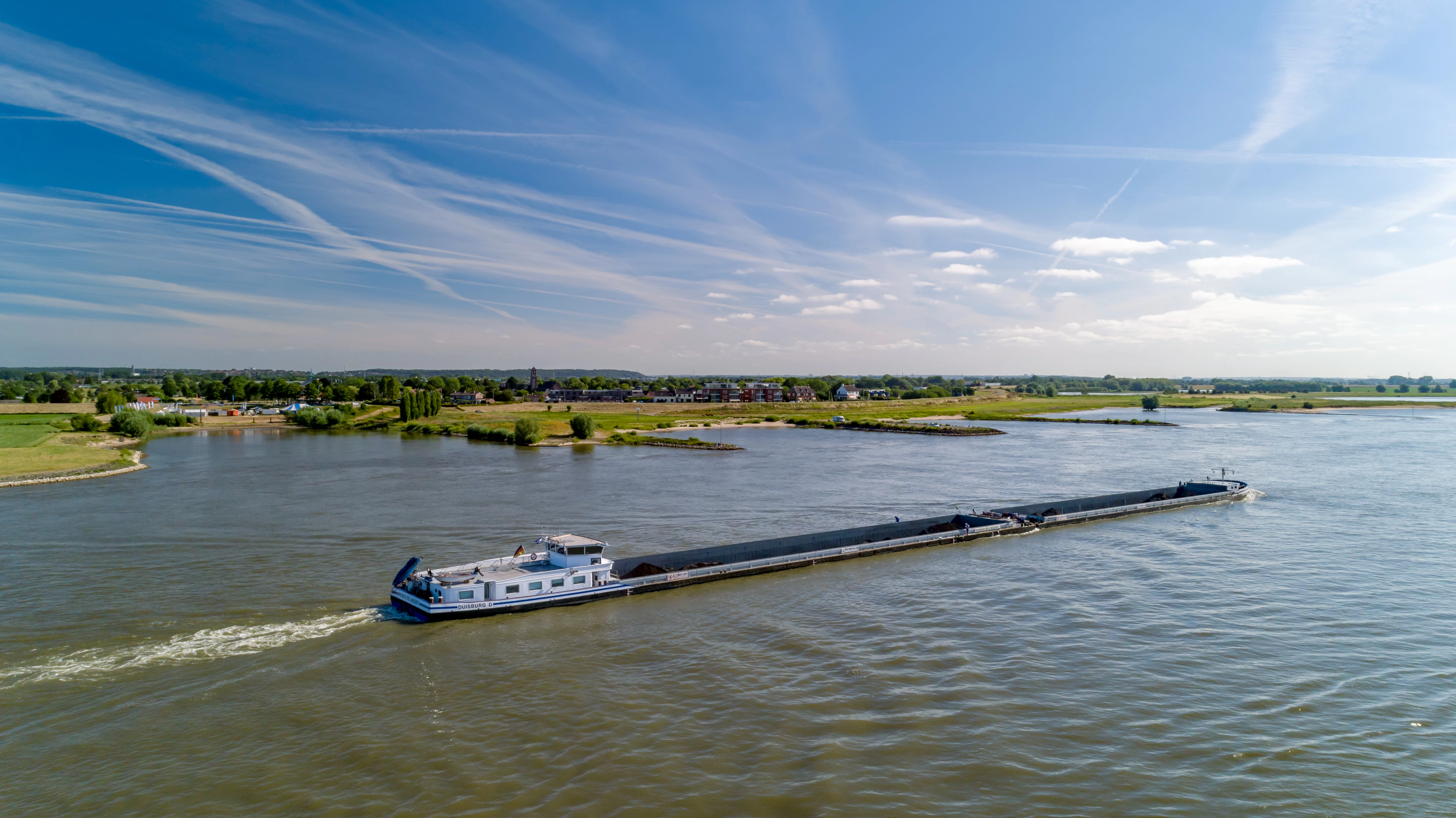 Inland waterway transport - logistics by sea, river & canal | Rhenus