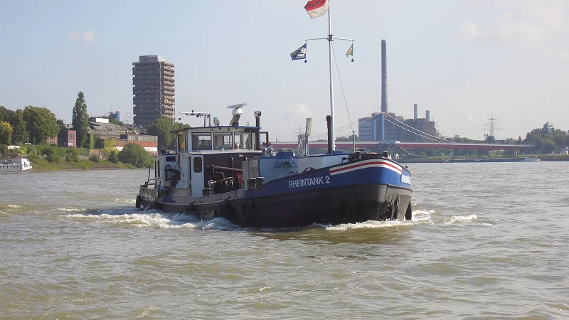 Inland waterway transport - logistics by sea, river & canal | Rhenus