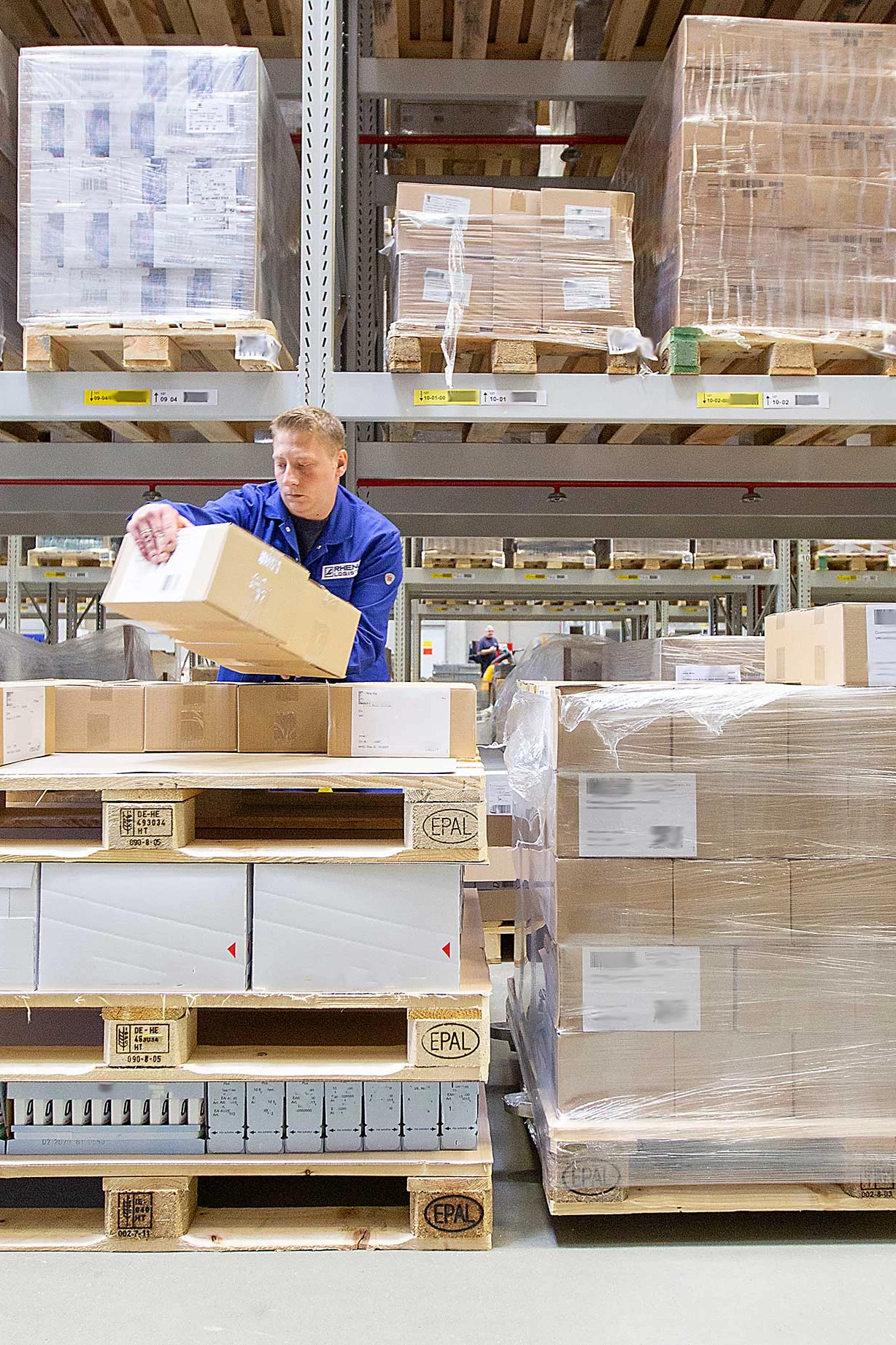Warehousing services - flexible & tailored solutions | Rhenus