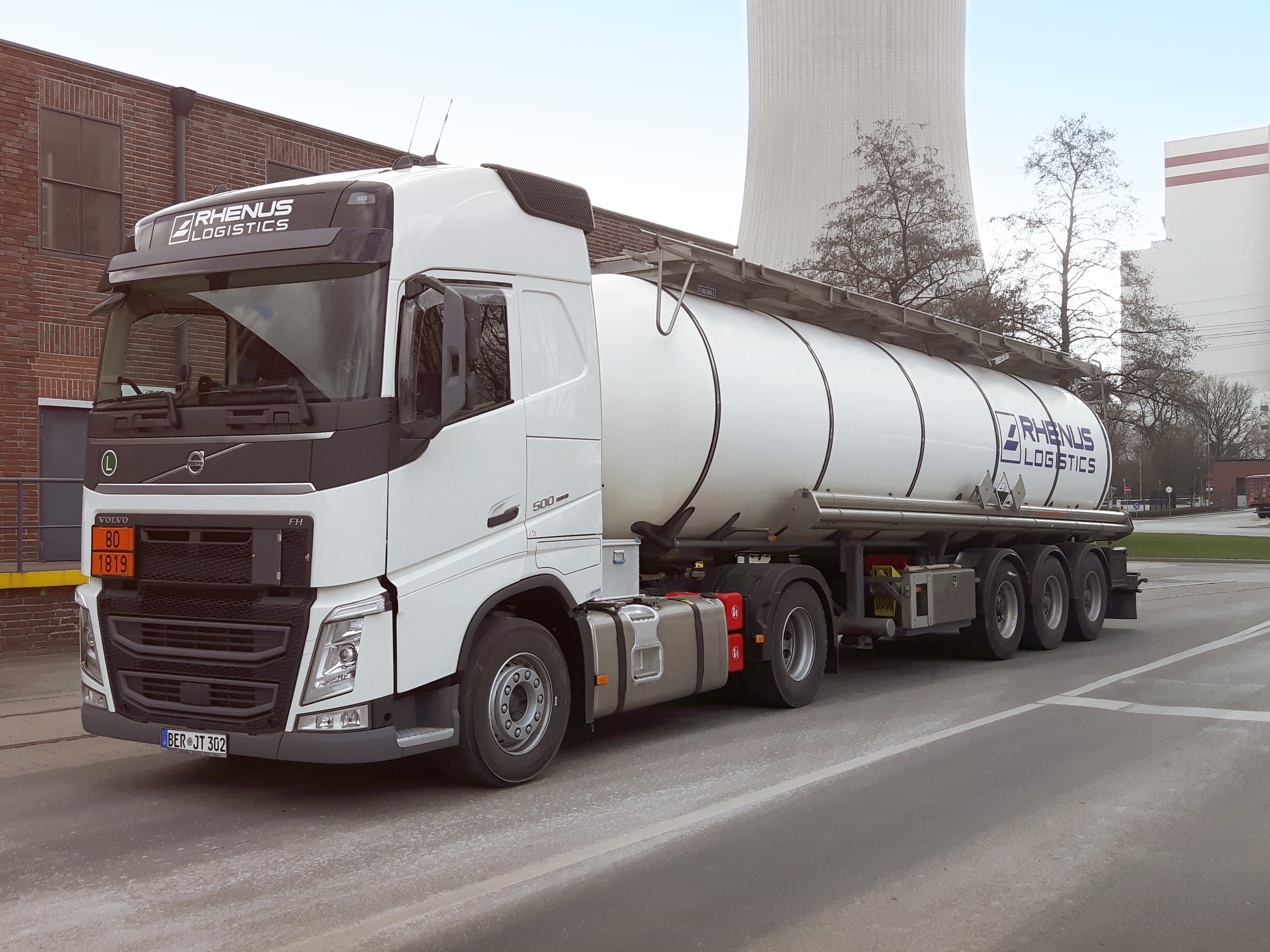Bulk Goods by Truck - Road Transport | RHENUS Group