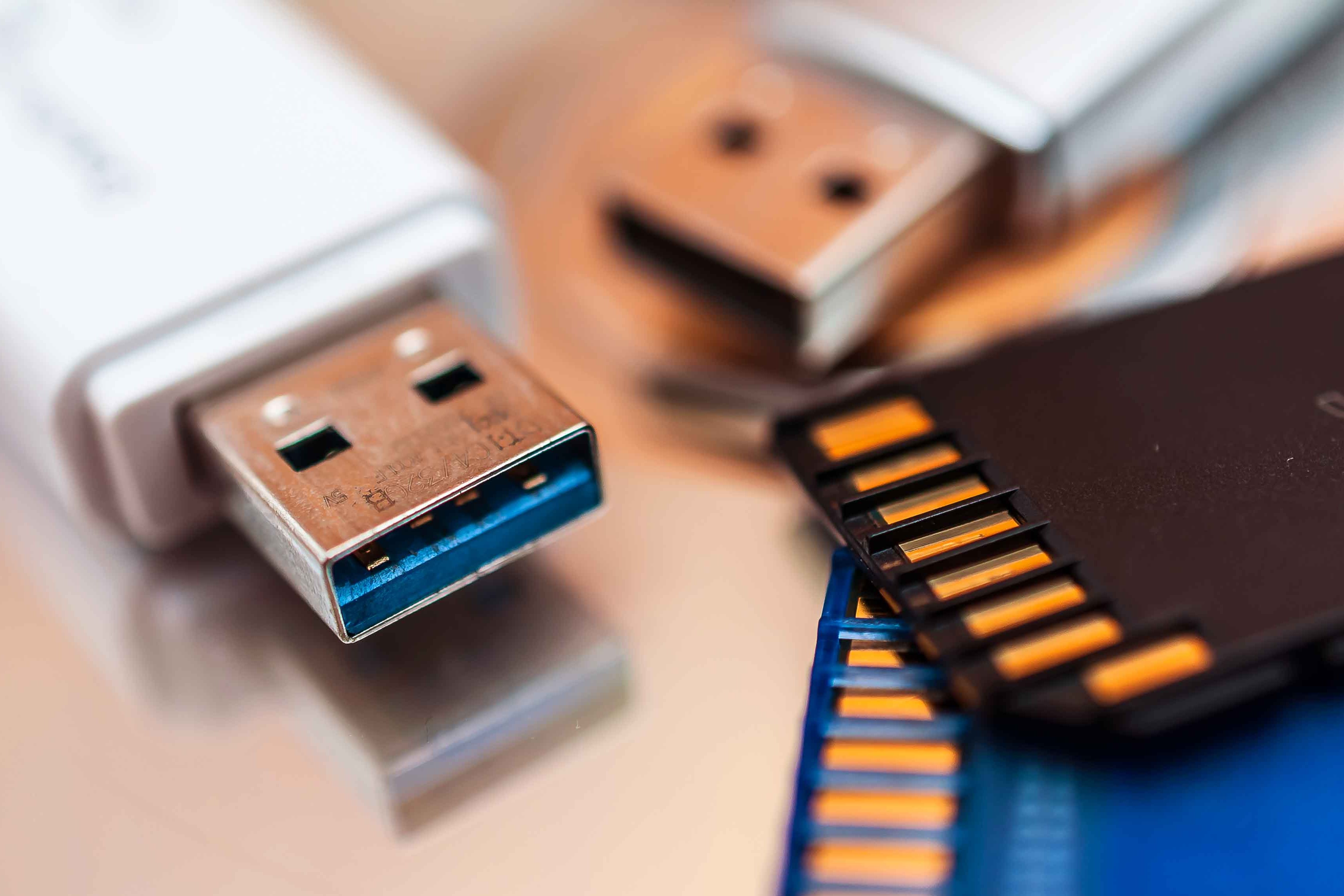 Rhenus-Datenträgervernichtung vor Ort und nach Abholung