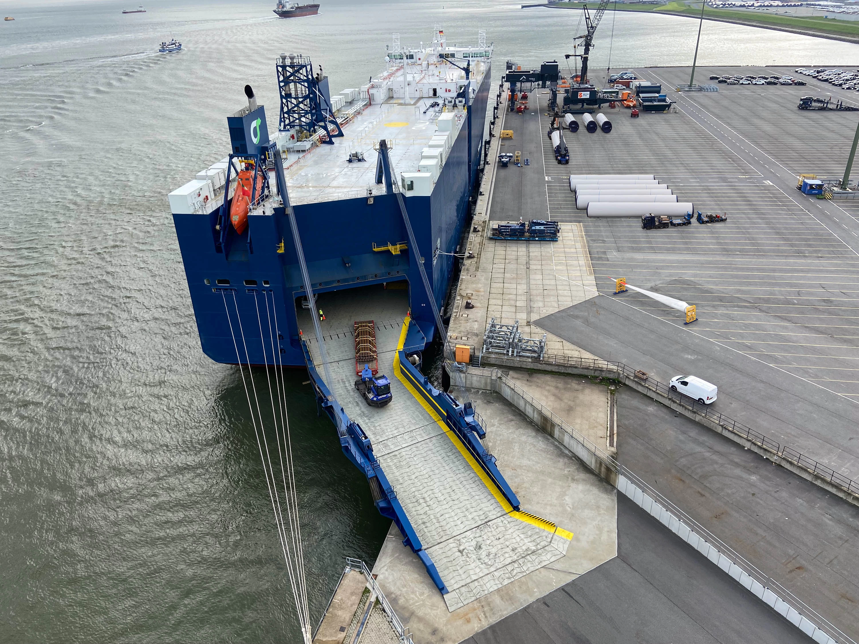RoRo transshipment at Cuxport