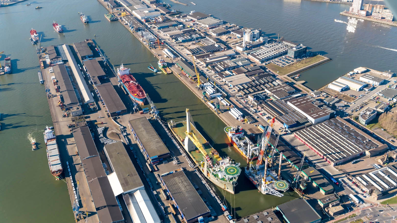 Terminal handling at our ports in Rotterdam