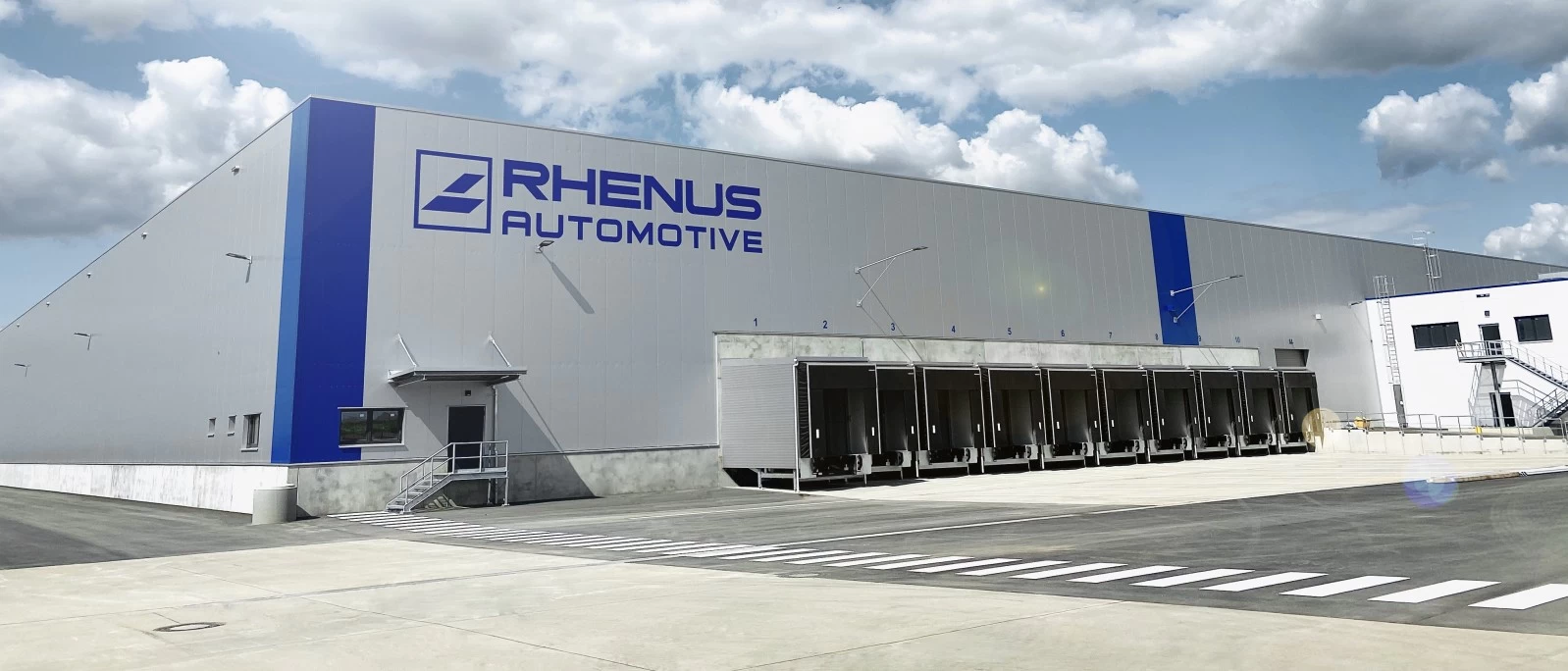 Global transport for high value vehicles | Rhenus UK