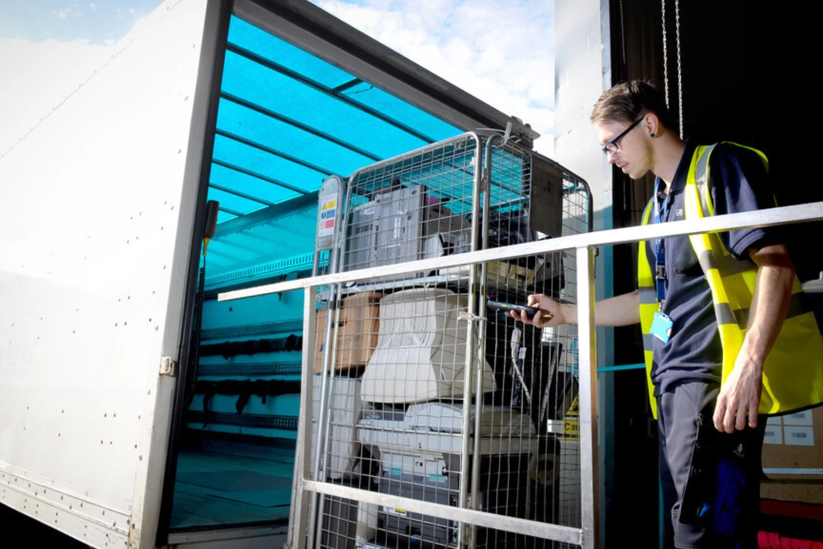 Expert Data Centre & Server Relocation Services | TecDis