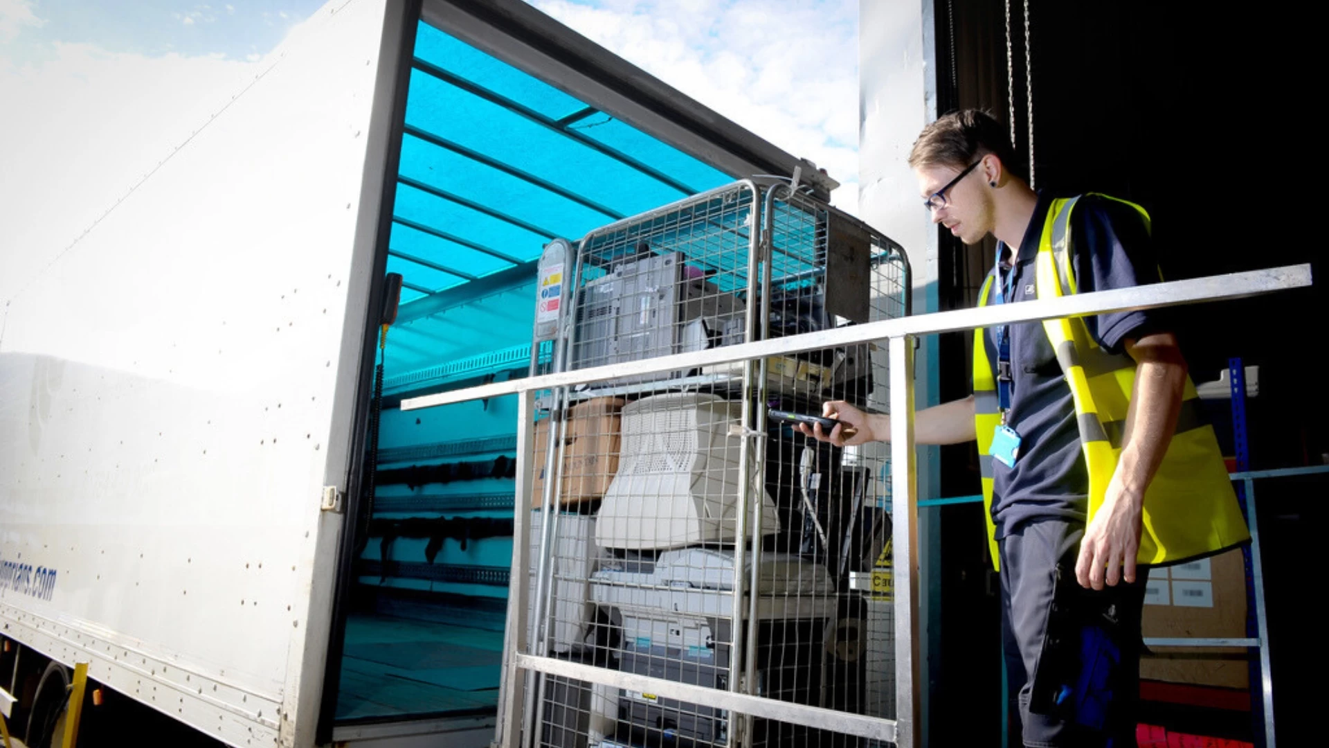 Expert Data Centre & Server Relocation Services | TecDis